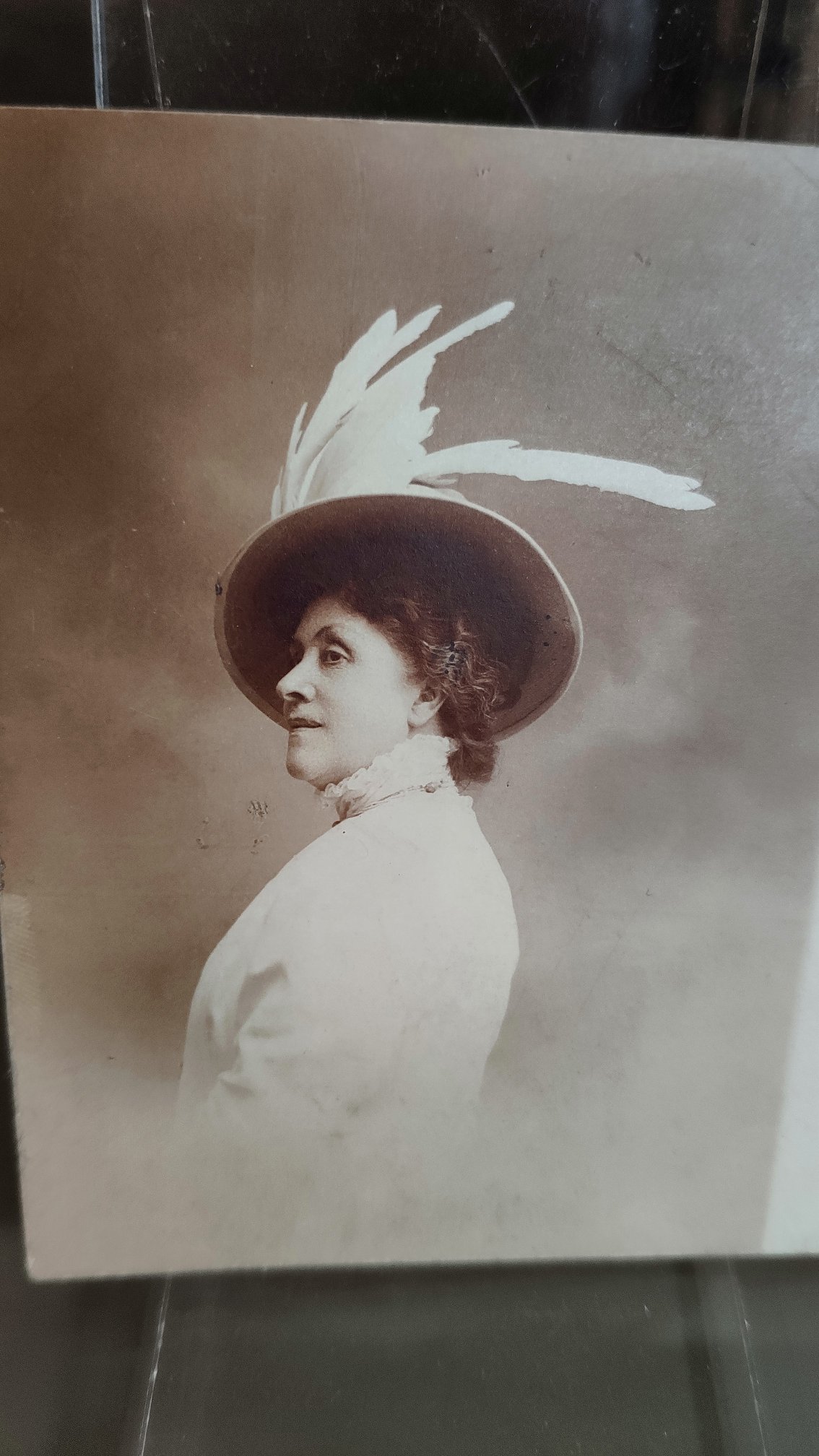 Exposition "Souvenirs de Laure Hayman" à l'Hôtel Littéraire Le Swann ...